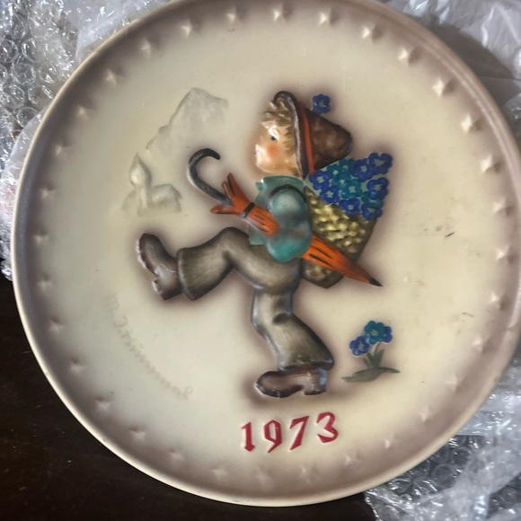 Hummel | Art | Vintage Hummel Collectors Plate Cream And Brown 973 ...